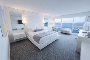 Roupa hipoalergénica, edredões de penas, cofre no quarto 