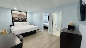 Suíte, 2 quartos | Escrivaninha, quartos à prova de som, ferros/tábuas de passar roupa