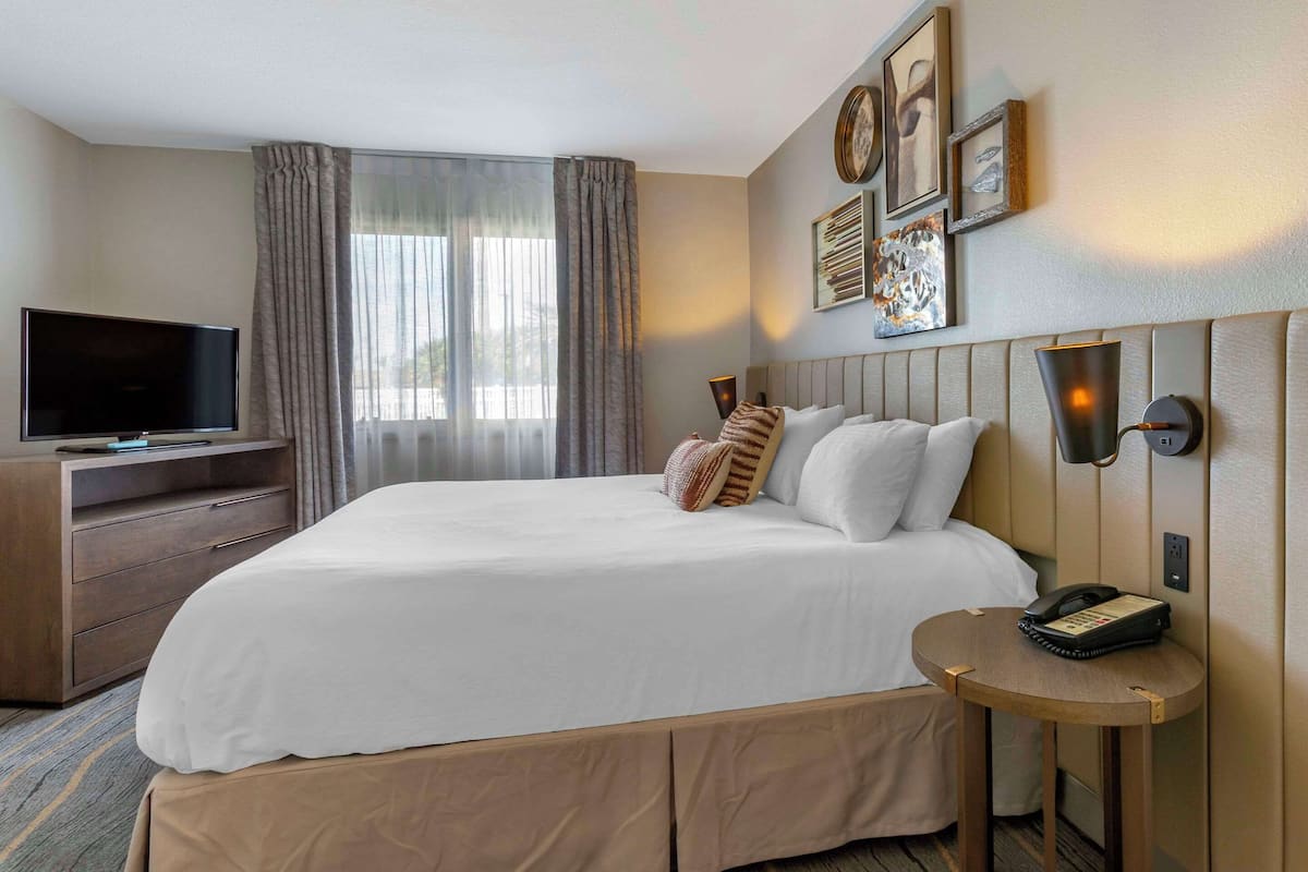 1 quarto, roupa de alta qualidade, camas de colchão pillowtop, minibar