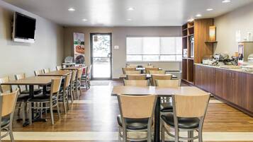 Pequeno-almoço tipo buffet diário incluído