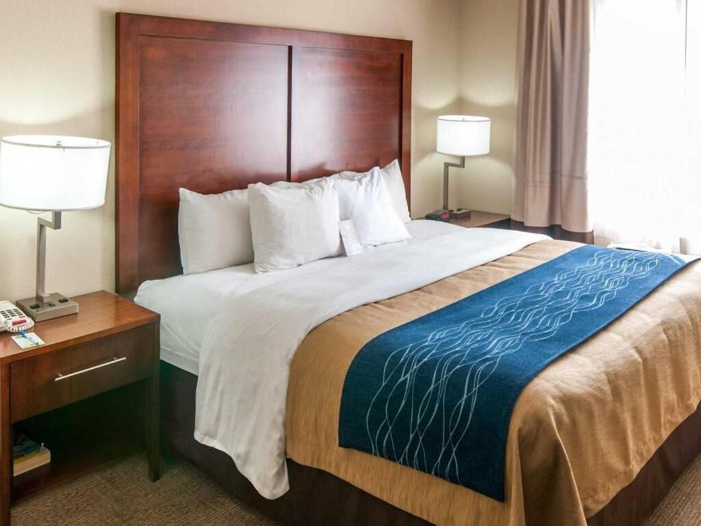 Roupas de cama premium, camas com colchões pillow-top, escrivaninha
