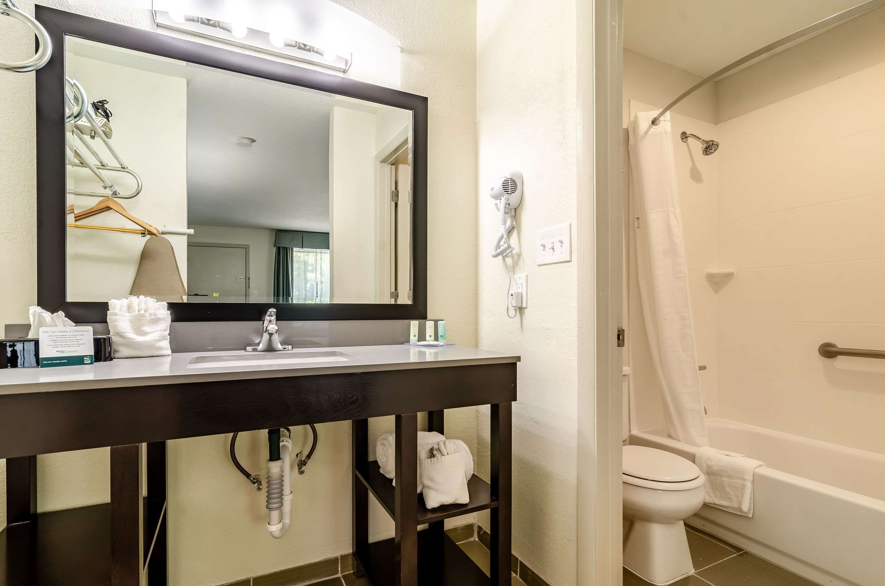 Quarto standard, 2 camas de casal, para não fumantes | Ferros/tábuas de passar roupa, berços grátis