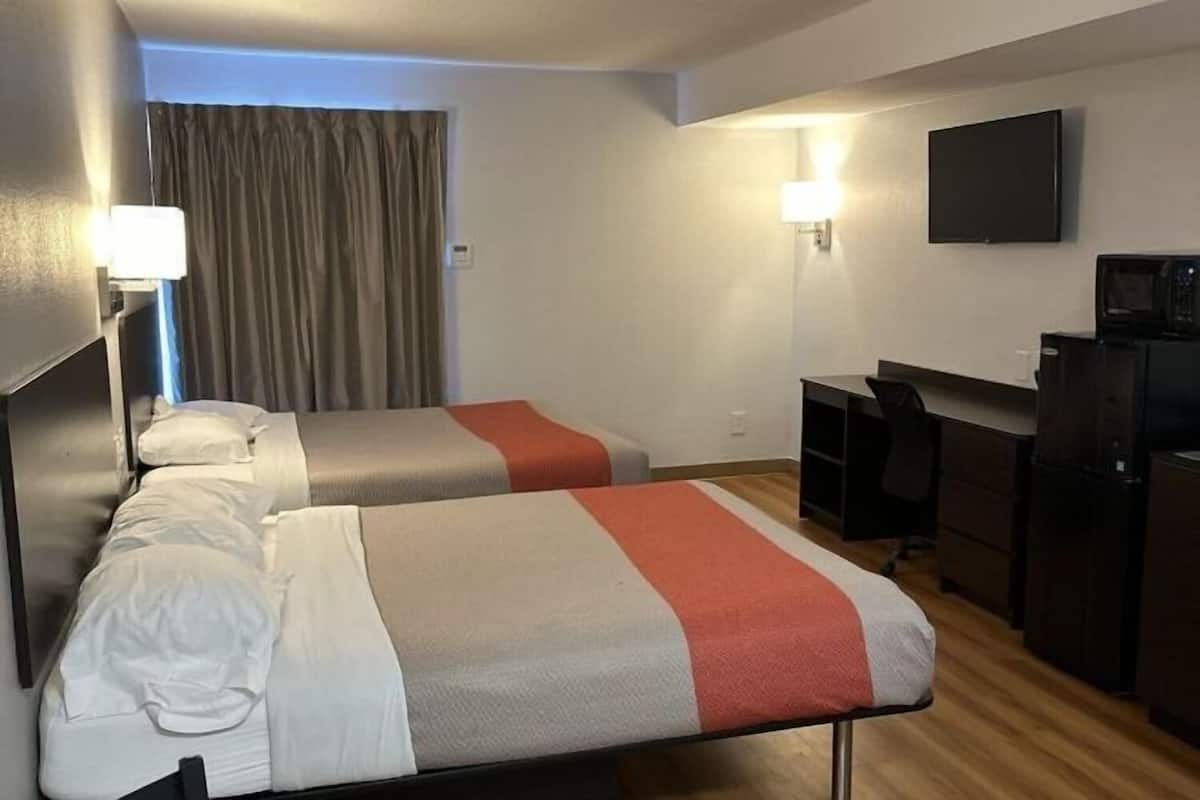 Ferros/tábuas de passar roupa, Wi-Fi de cortesia, roupa de cama