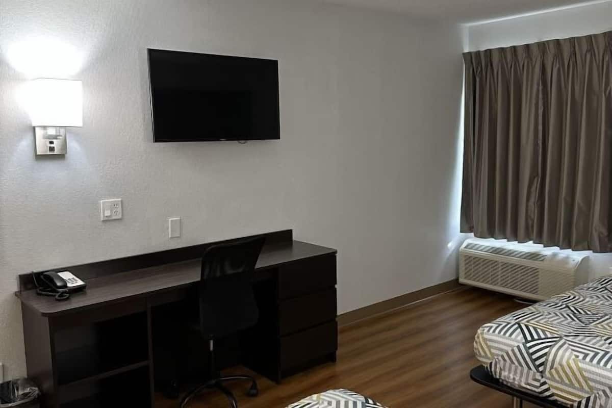 Ferros/tábuas de passar roupa, Wi-Fi de cortesia, roupa de cama