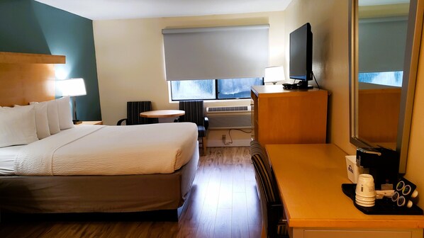 Quarto Standard, 1 cama queen-size | Secretária, ferro/tábua de engomar, Wi-fi grátis 