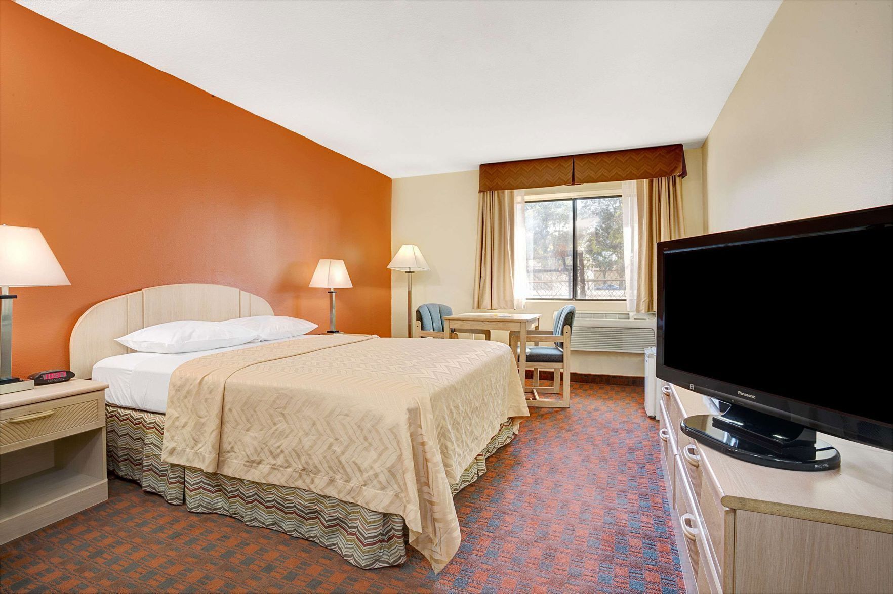 Secretária, ferro/tábua de engomar, Wi-fi grátis 