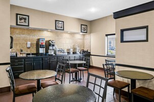 Café da manhã para viagem grátis todos os dias