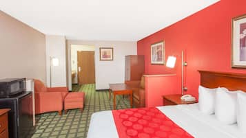 Quarto Deluxe, 1 cama king-size e sofá-cama, não fumadores | Secretária, secretária adequada para computadores portáteis