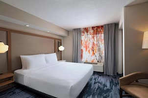 Suíte executiva, 1 cama King e sofá-cama | Roupas de cama premium, escrivaninha, espaço de trabalho para notebook