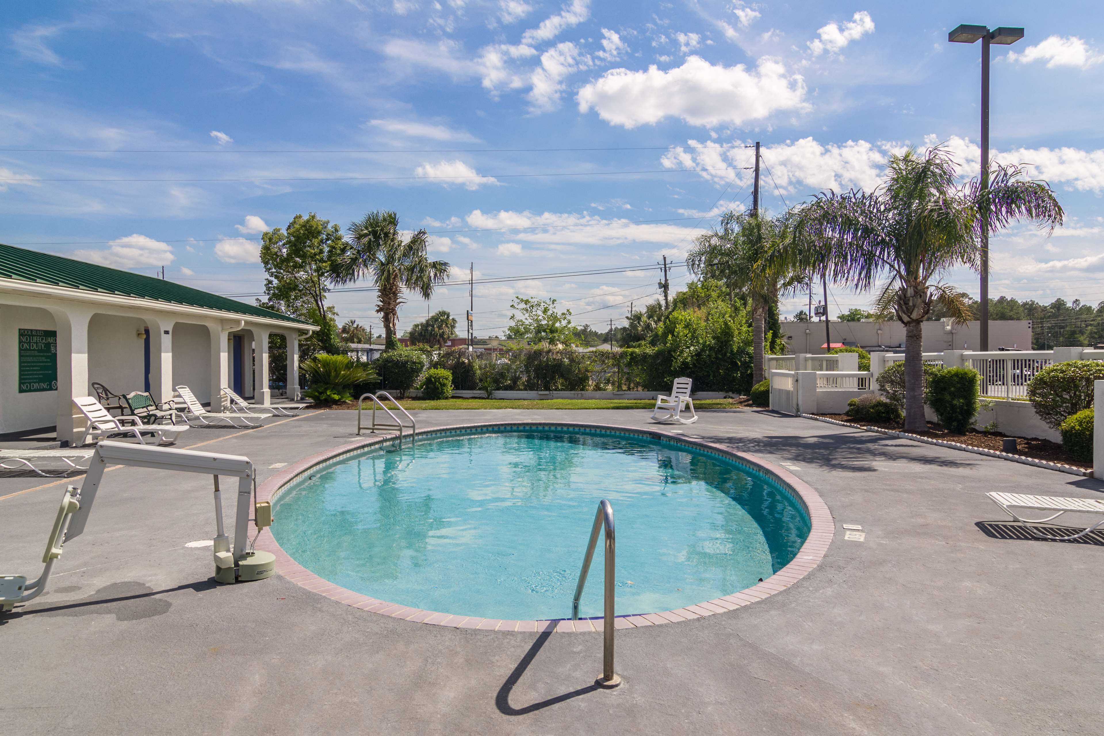 Piscina exterior sazonal 