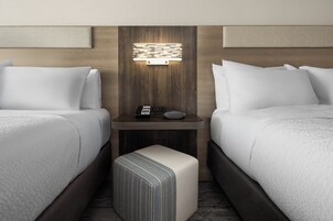 Quarto standard, 2 camas Queen | Roupas de cama premium, cofres nos quartos, escrivaninha