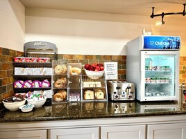 Café da manhã para viagem grátis todos os dias