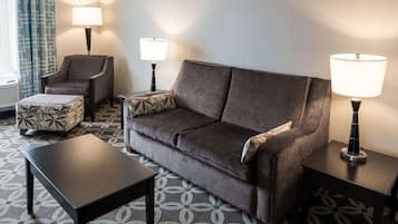 Suite, 1 cama king-size e sofá-cama, não fumadores | Roupa de alta qualidade, cofre no quarto, secretária