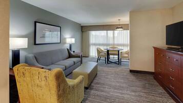 Suite, 1 cama king-size (UpFloor,Oversized,Sofa Sleeper,2Rooms) | Secretária, secretária adequada para computadores portáteis