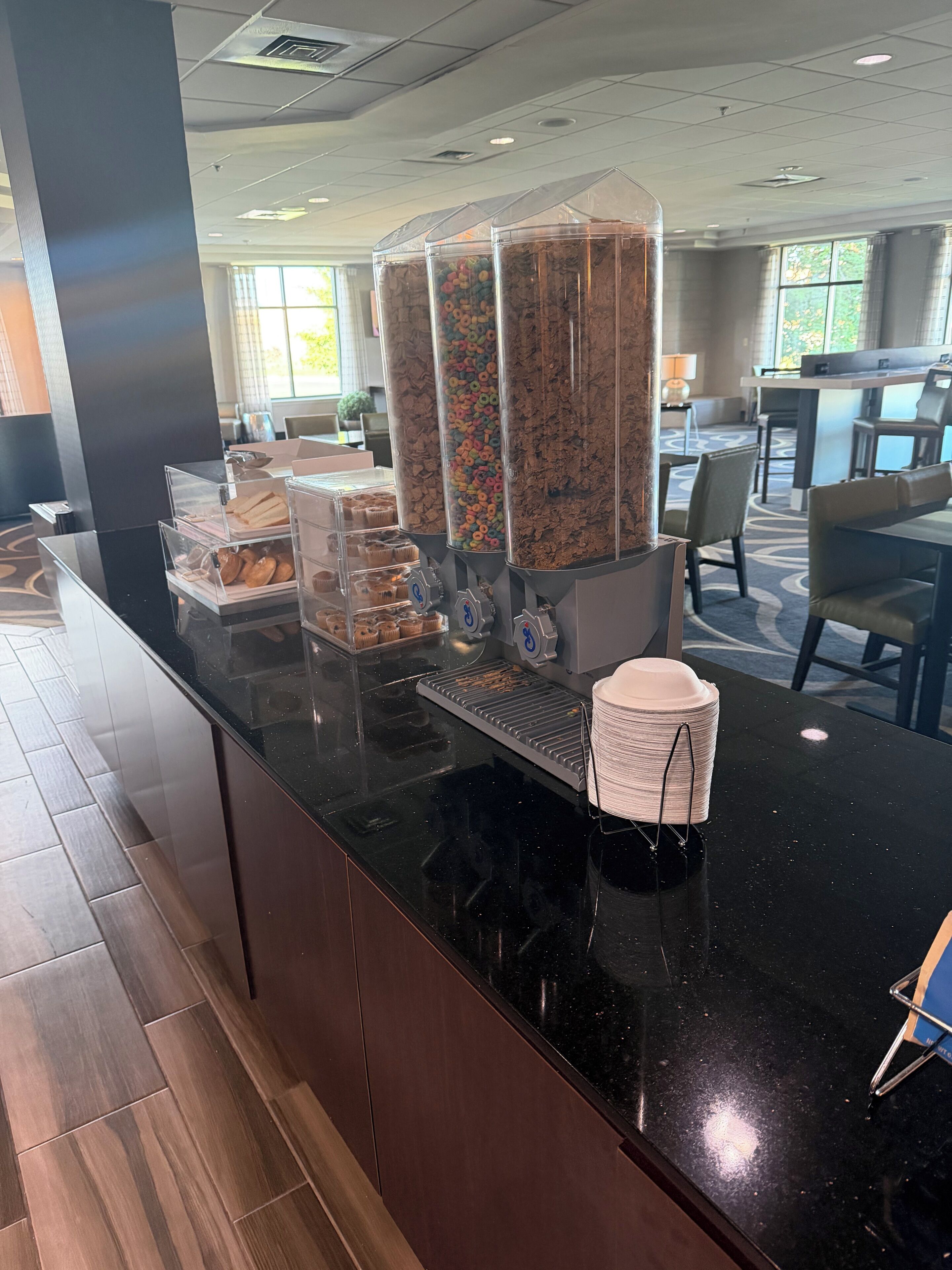 Café da manhã com buffet grátis todos os dias