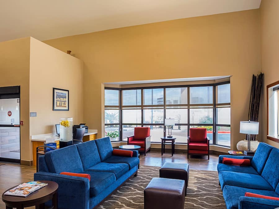 Área de estar no saguão