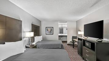 Quarto standard, 2 camas de casal, para não fumantes | Camas com colchões pillow-top, escrivaninha