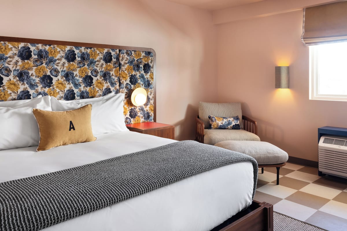 1 quarto, roupas de cama premium, frigobar, cofres nos quartos