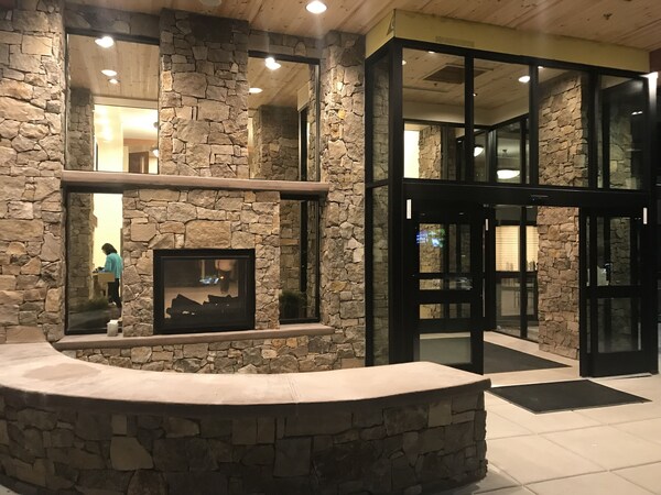 Red Feather Lodge - Grand Canyon National Park