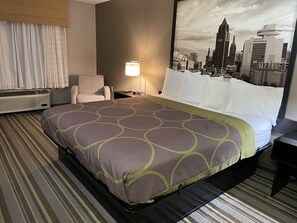 Cofres nos quartos, escrivaninha, Wi-Fi de cortesia, roupa de cama