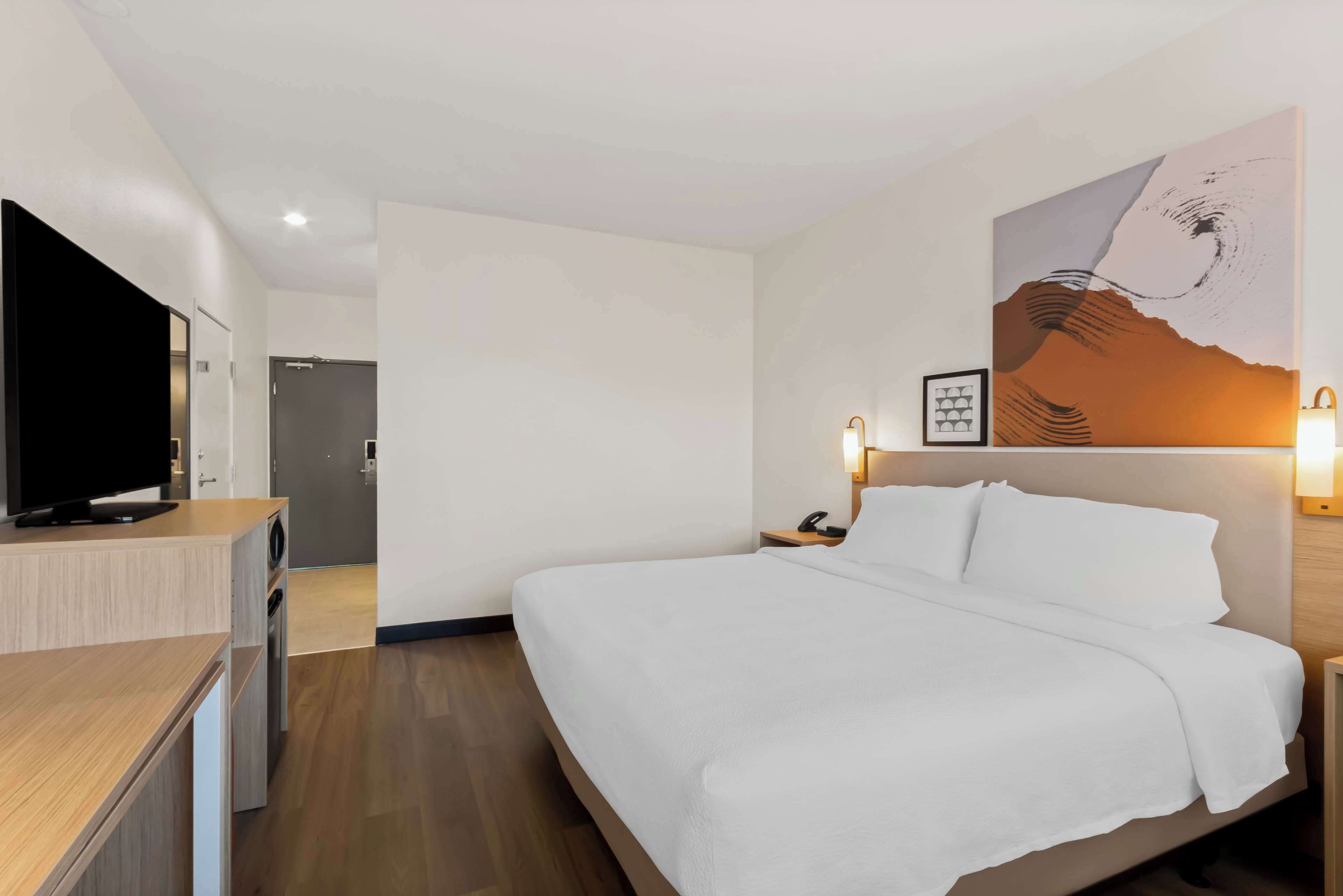 Roupas de cama premium, cortinas blackout, ferros/tábuas de passar roupa