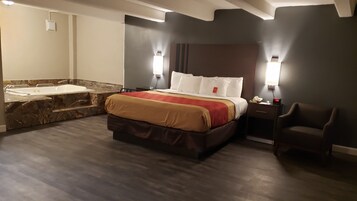 Com mobília individualizada, secretária, cortinas/cortinados opacos 