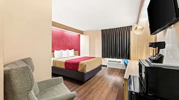 Quarto, 1 cama Queen, acessível, para não fumantes | Escrivaninha, despertadores