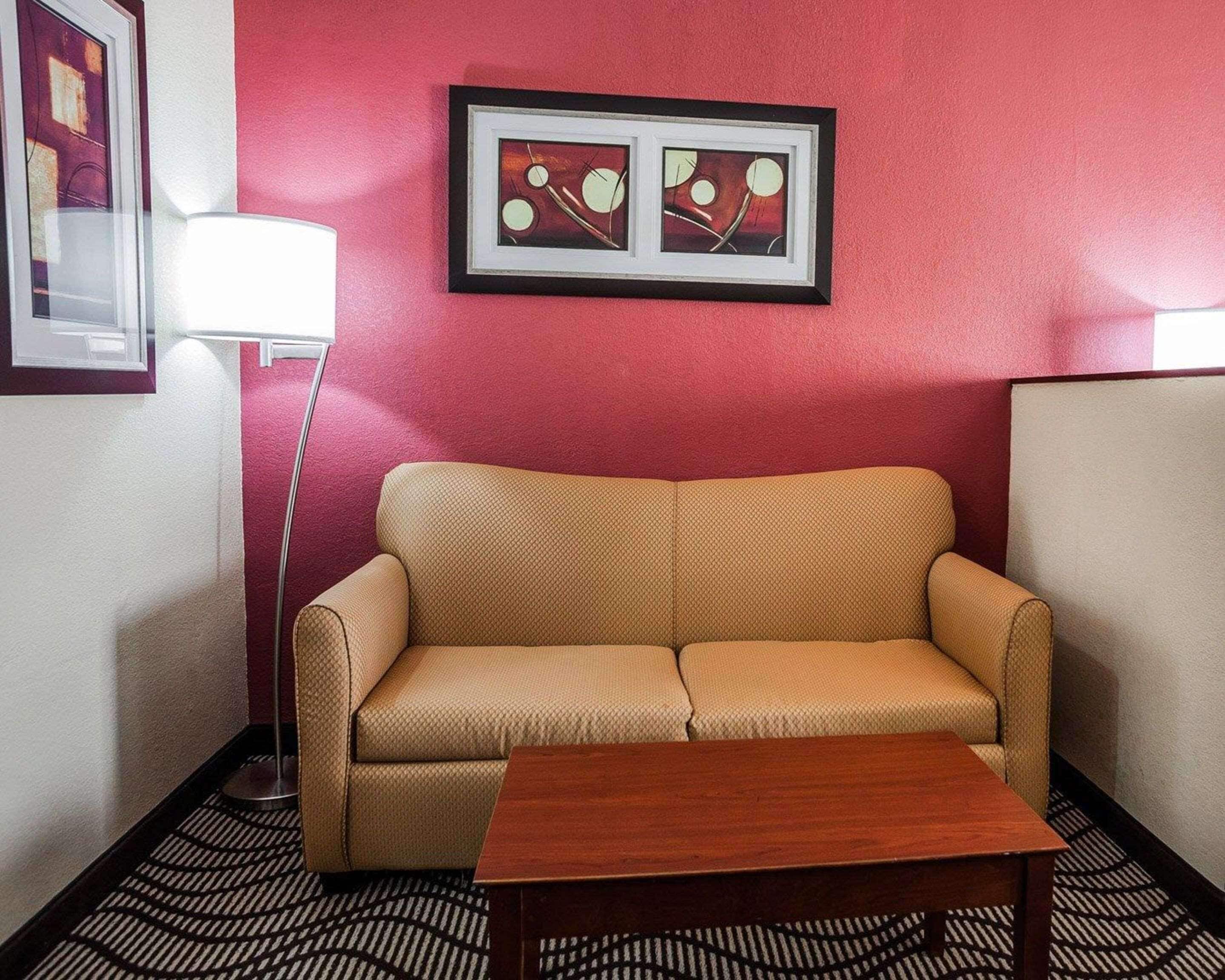 Suite, 1 cama king-size e sofá-cama, não fumadores | Secretária, ferro/tábua de engomar, Wi-fi grátis 