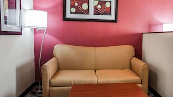 Suite, 1 cama king-size e sofá-cama, não fumadores | Secretária, ferro/tábua de engomar, Wi-fi grátis