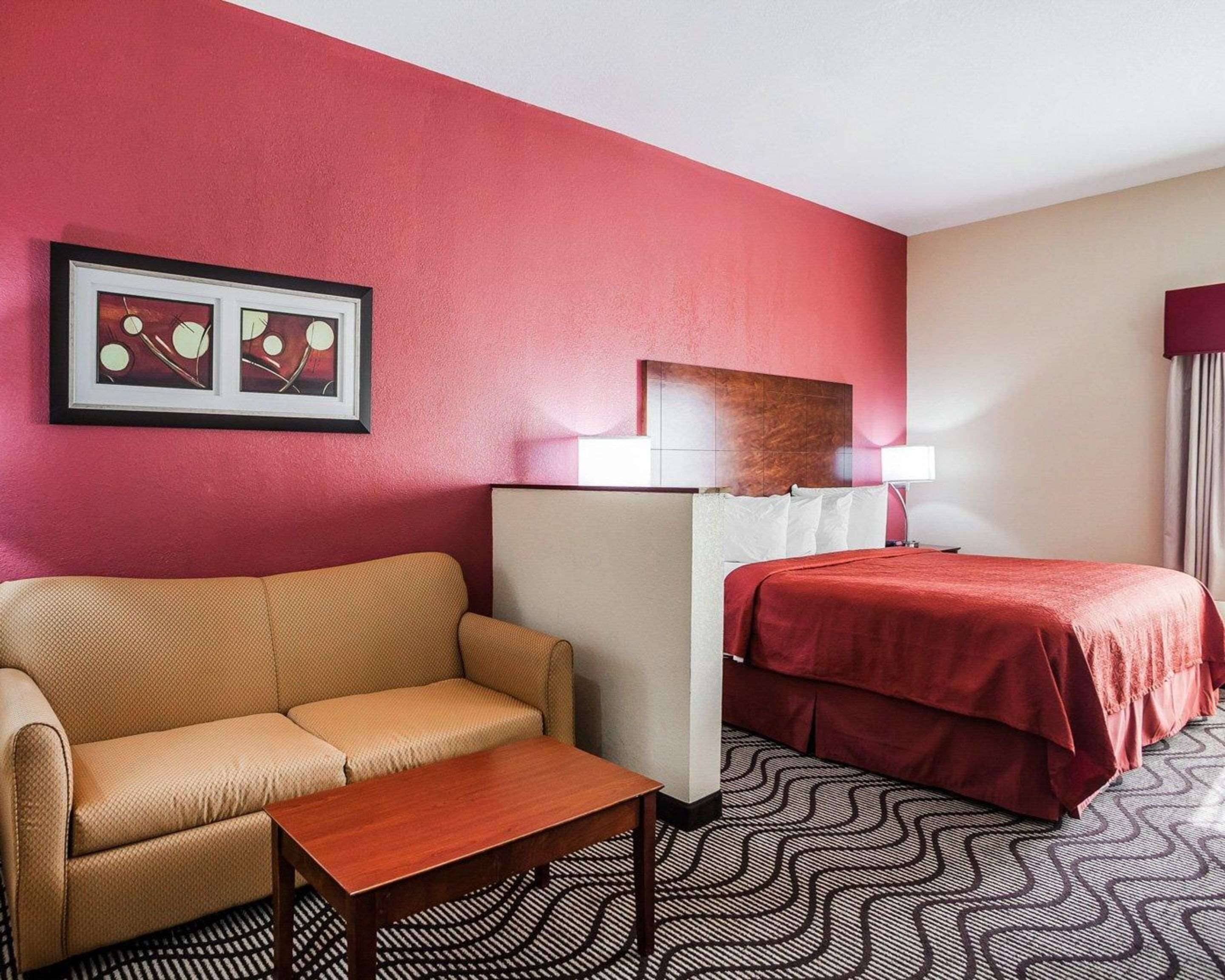 Suite, 1 cama king-size e sofá-cama, não fumadores | Secretária, ferro/tábua de engomar, Wi-fi grátis 
