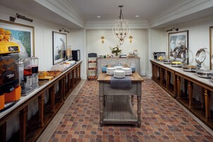Pequeno-almoço tipo buffet diário incluído 