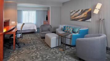 Suite, 1 cama king-size e sofá-cama | Minibar, cofre no quarto, secretária, ferro/tábua de engomar