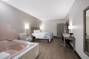 Quarto Superior, 1 cama king-size, não fumadores, banheira de hidromassagem | Secretária, secretária adequada para computadores portáteis 