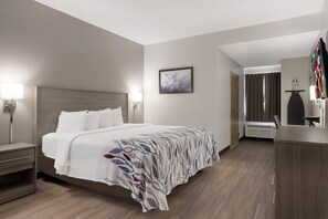 Quarto Superior, 1 cama king-size, acessível, não fumadores (Roll-In Shower) | Secretária, secretária adequada para computadores portáteis 