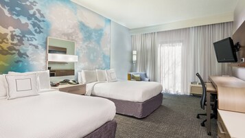 Quarto, 2 camas de casal | Roupa hipoalergénica, edredões de penas, secretária 