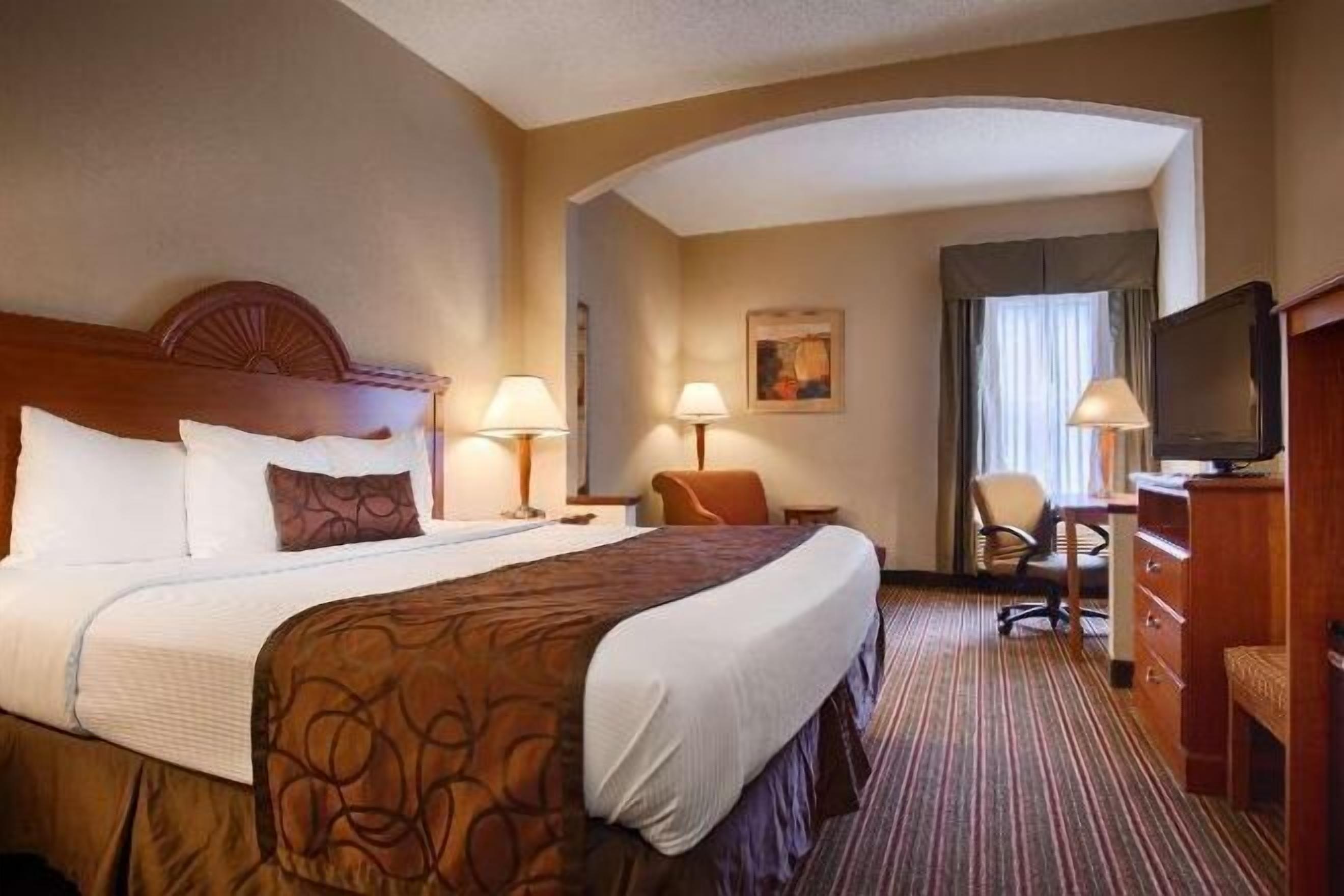 Cofres nos quartos, escrivaninha, espaço de trabalho para notebook