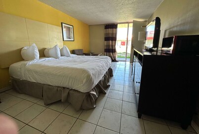 Travelodge by Wyndham Lumberton