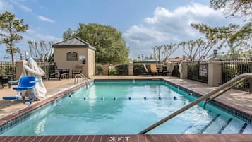 Piscina exterior sazonal