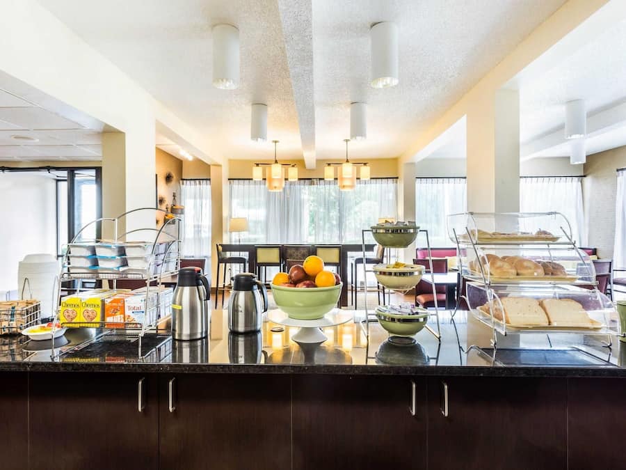 Pequeno-almoço tipo buffet diário incluído