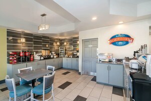 Café da manhã para viagem grátis todos os dias