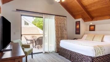 Roupa de alta qualidade, cofre no quarto, ferro/tábua de engomar