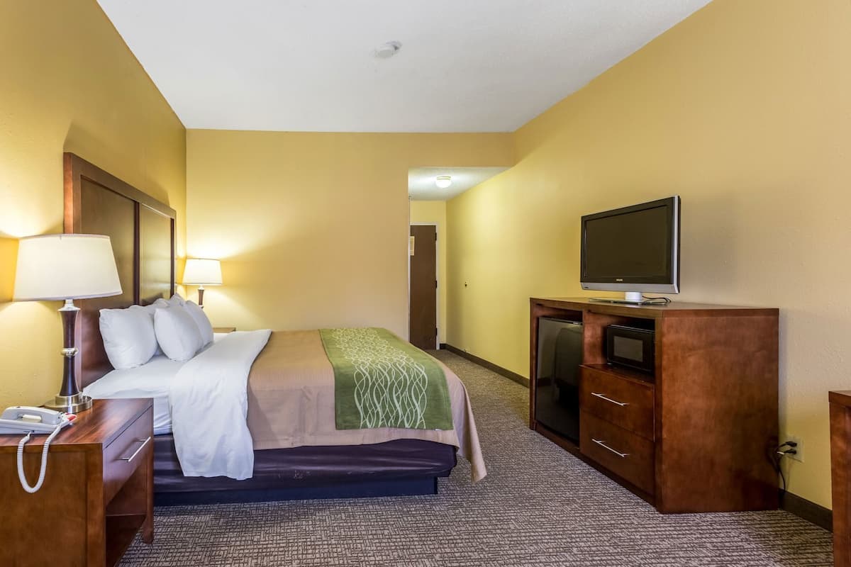 Roupa de alta qualidade, cofre no quarto, secretária