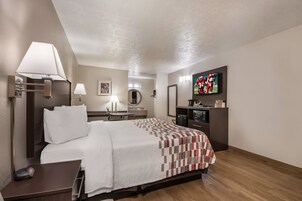 Quarto Superior, 1 cama king-size, não fumadores | Secretária, cortinas/cortinados opacos, ferro/tábua de engomar 