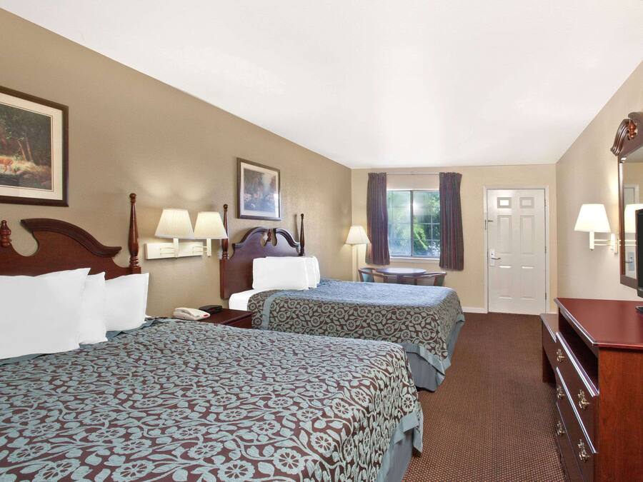 Secretária, quartos insonorizados, ferro/tábua de engomar, Wi-fi grátis