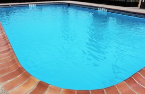 Piscina externa sazonal
