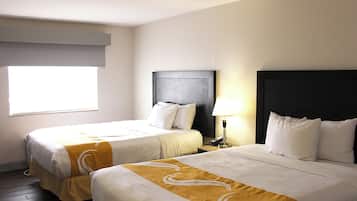 Quarto, 2 camas de casal, não fumadores | 1 quarto, roupa de alta qualidade, cofre no quarto, secretária
