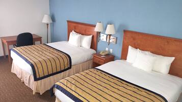 1 quarto, cofres nos quartos, escrivaninha