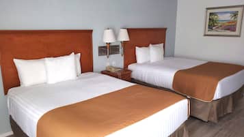 1 quarto, cofres nos quartos, escrivaninha