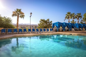 2 piscinas exteriores, da(s) 6:00 à(s) 21:00, toldos (sobretaxa)