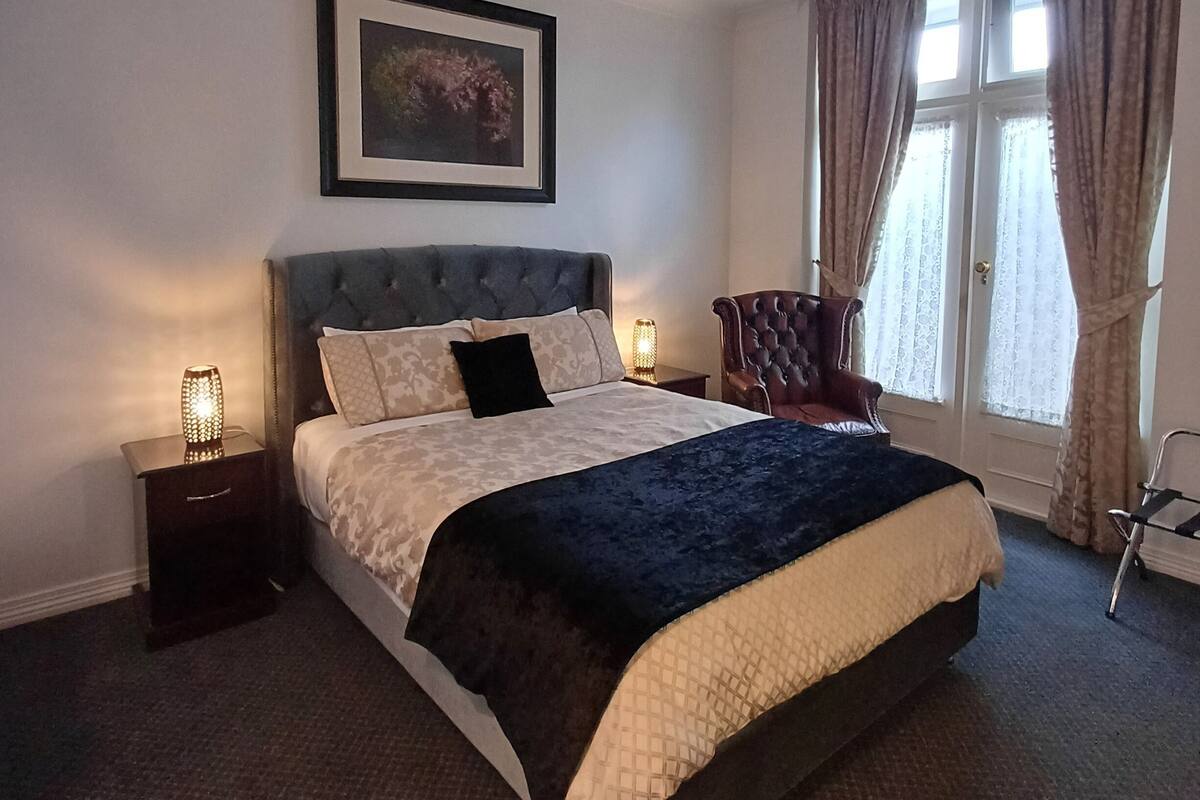 Quarto Deluxe | Minibar, cofre no quarto, secretária 